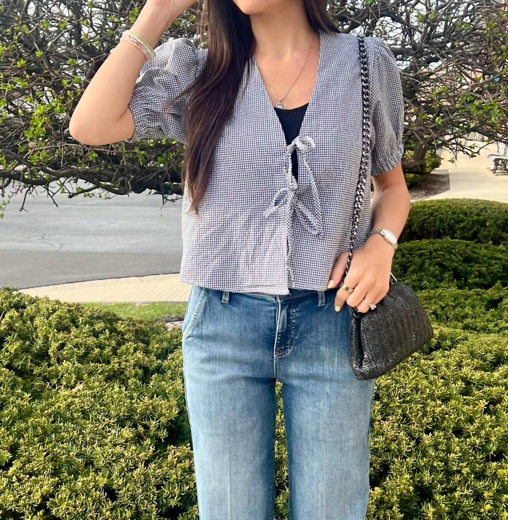 Elan - Wren Seersucker V-neck Blouse – Steals